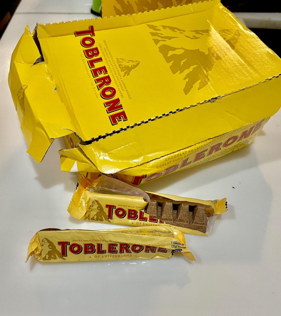 Deformed/Melted/Sugar Blooms Toblerone Box (24*35g) – FETA Mediterranean